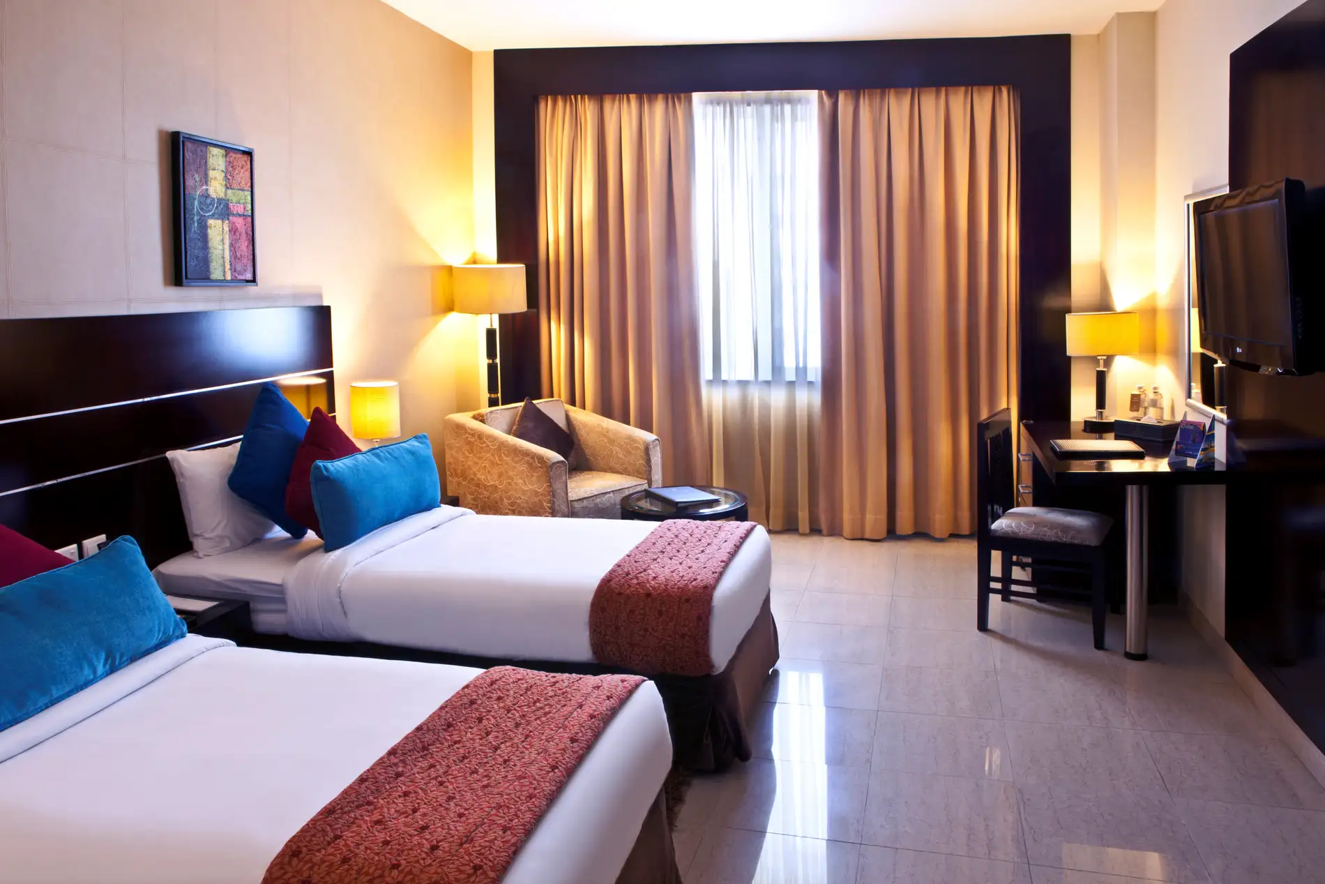 Standard Twin Room at Landmark Riqqa Hotel – Dubai
